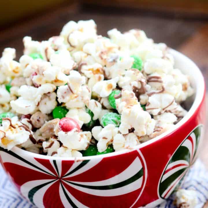 Christmas Crunch Popcorn - Recipe Diaries